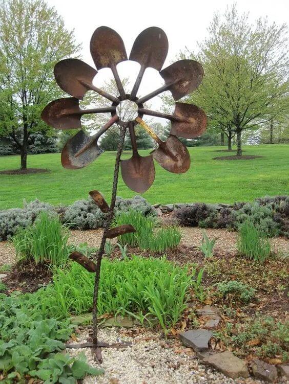 27 DIY Rusty Metal Garden Ideas - ZuneTalk Green