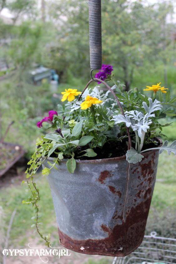 27 DIY Rusty Metal Garden Ideas - ZuneTalk Green
