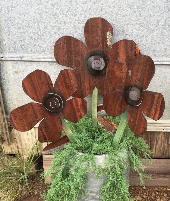 27 DIY Rusty Metal Garden Ideas - ZuneTalk Green