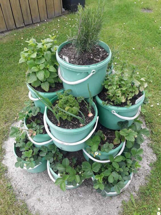30 Brilliant Recycled Garden Projects That You Can Make Easily ...